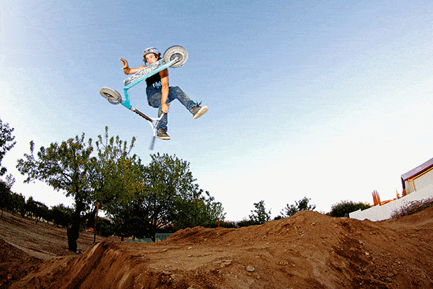 Best Dirt Scooter Review in 2022 - Razor vs Phase Two - My Pro Scooter